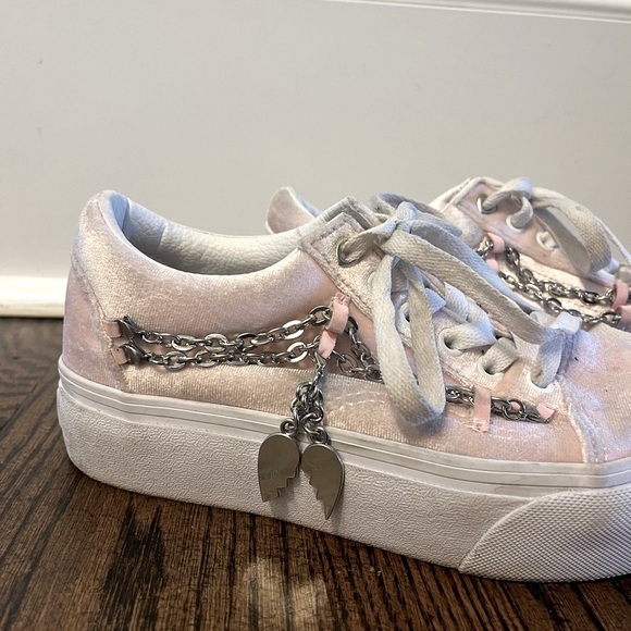 Vans | Shoes | Vans Old School Blushing Bride With Heart Charm | Poshmark
